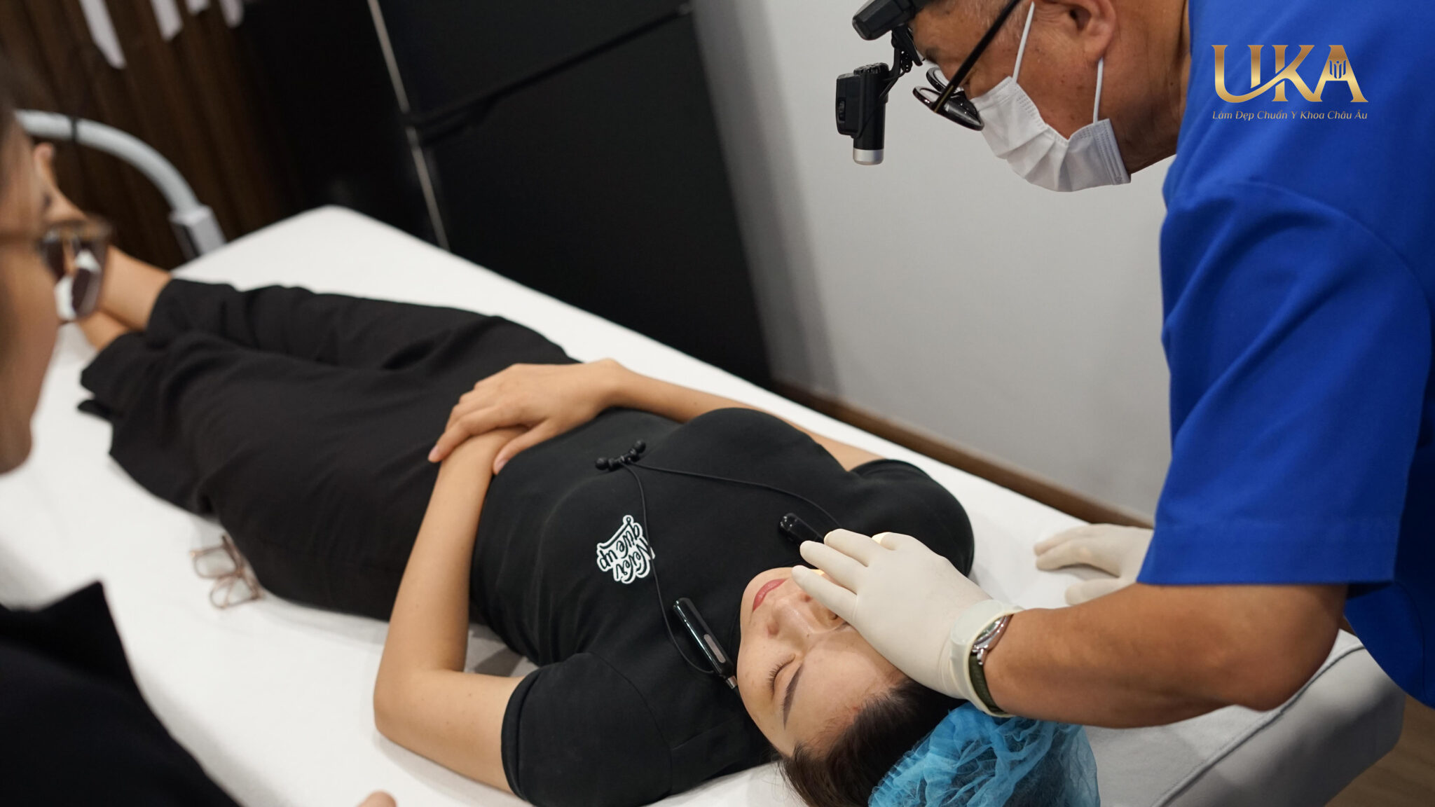 Khóa học laser do Đại tá Nguyễn Thế Hùng giảng dạy tại UKA Group